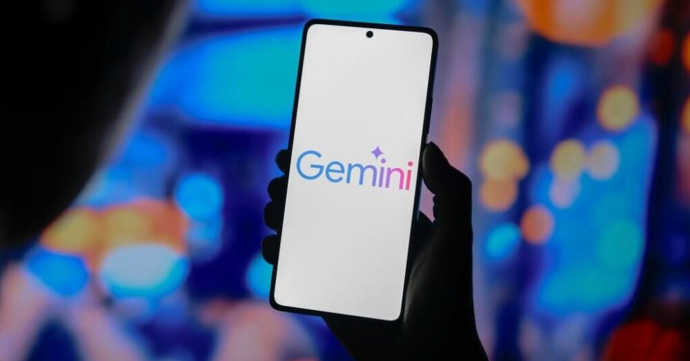 Нейросеть Gemini теперь работает в России. Она вшита в Android и умеет все